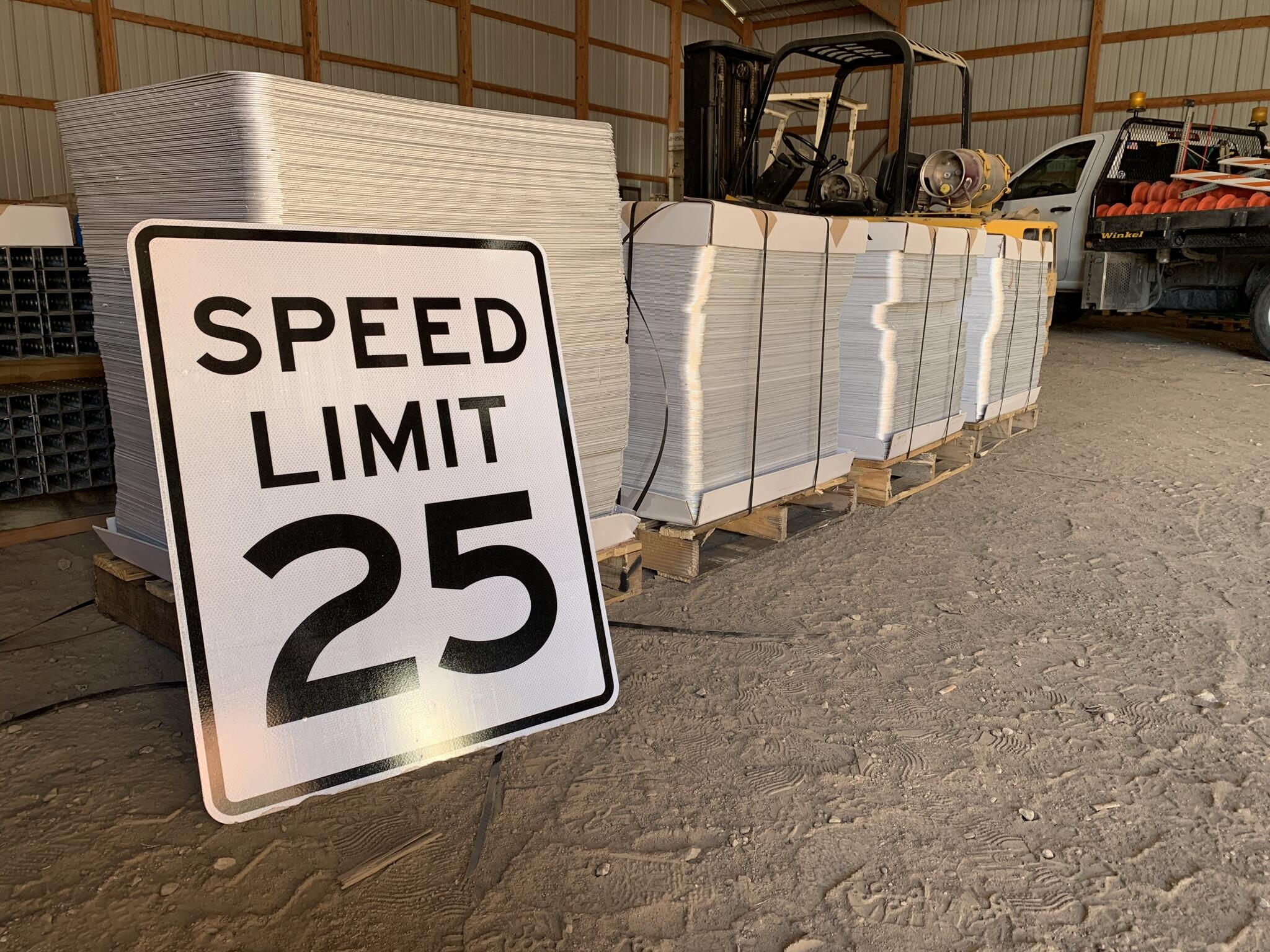 25 mph speed limit sign installation (City of Lawrence) — Nextdoor ...