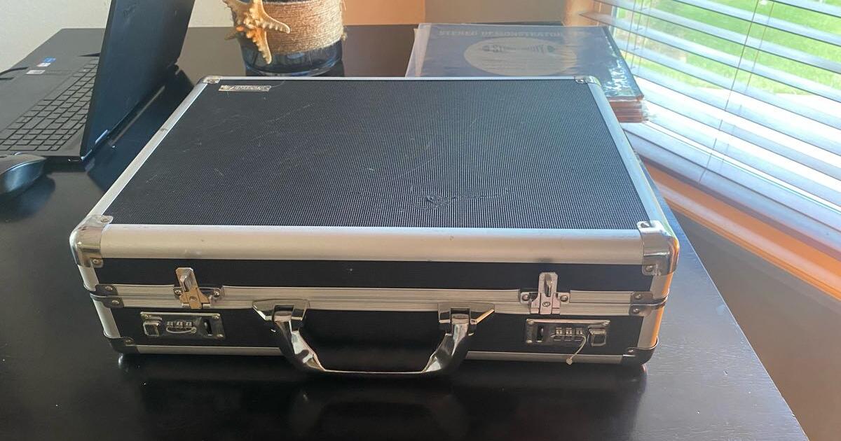 Vaultz Locking Laptop Case, 18 x 14.25 x 5 Inches, Black for $15 in ...